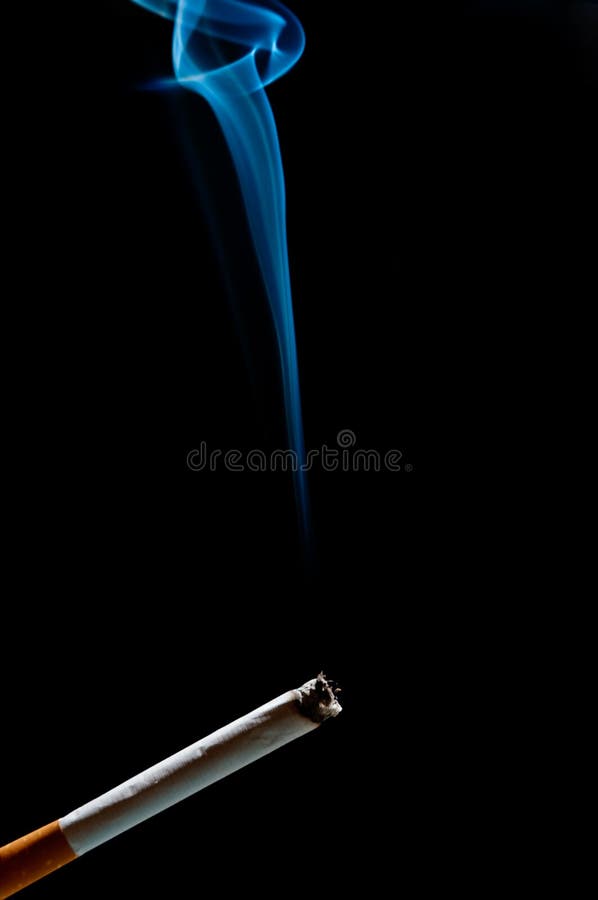 Humo del cigarrillo imagen de archivo. Imagen de droga - 15964285