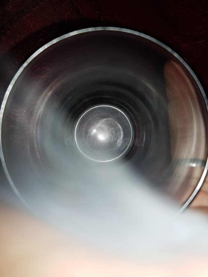 Humo en vidrio imagen de archivo. Imagen de humo, manos - 163725979