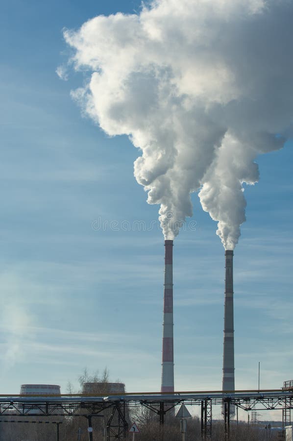 Humo industrial foto de archivo. Imagen de enfriamiento - 122294276