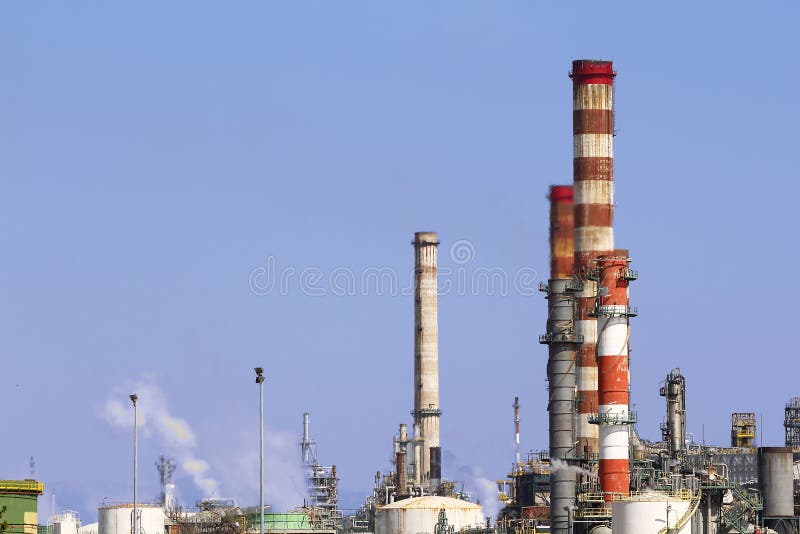 Humo Industrial De La Chimenea Foto de archivo - Imagen de clima, azul ...