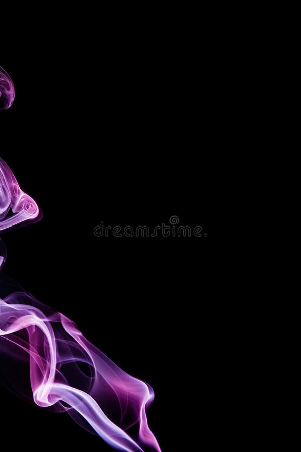 Humo rosado en fondo negro imagen de archivo. Imagen de fragancia ...