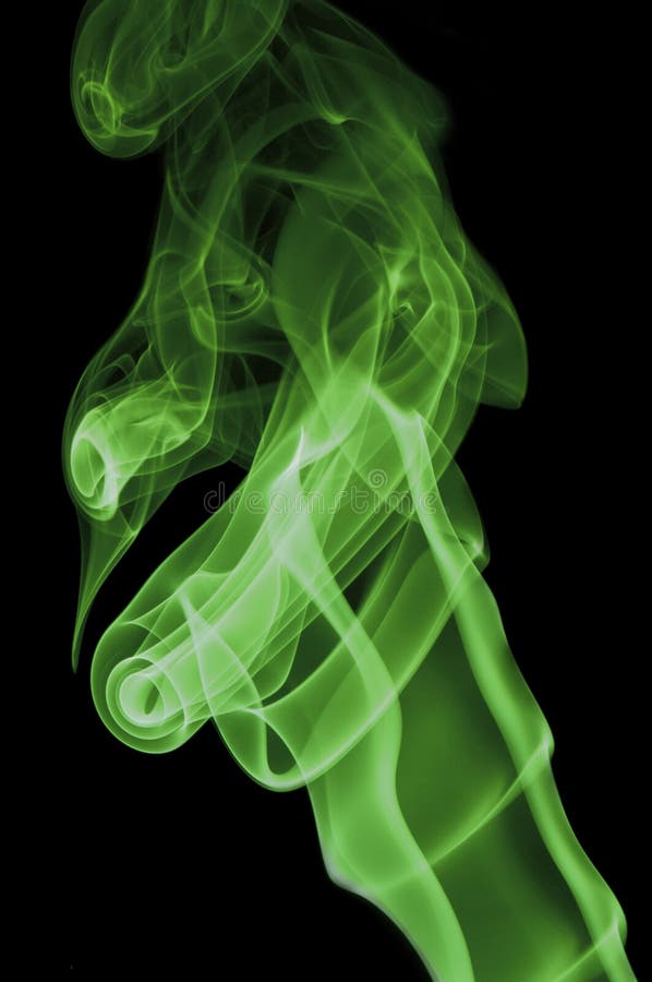 Humo verde en fondo negro foto de archivo. Imagen de forma - 107996540