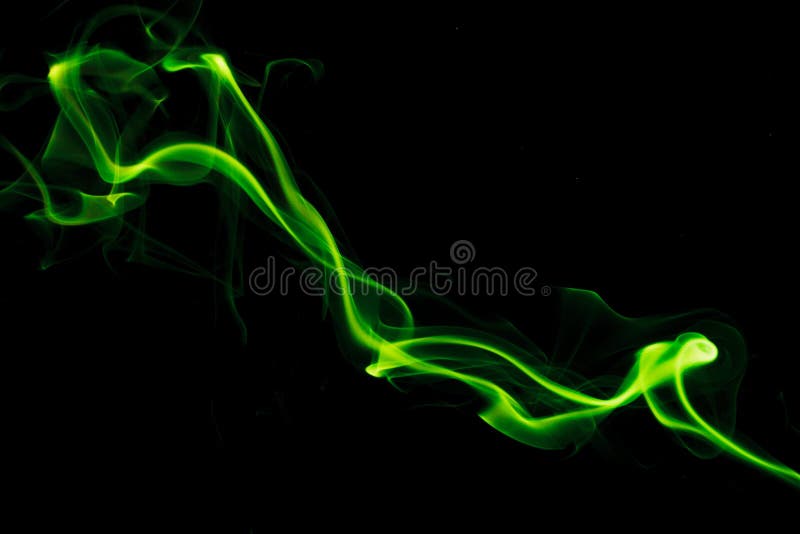 Humo verde en fondo negro foto de archivo. Imagen de equipo - 51855066
