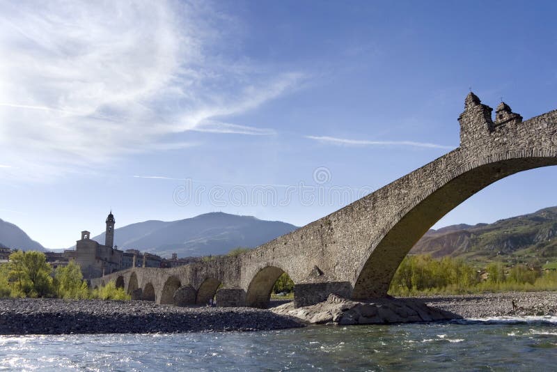 Humpbacked bridge stock image. Image of historic, creek - 19151411