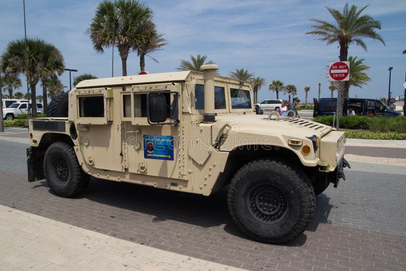 Humvee Militar/Hummer/HMMWV Imagen de archivo - Imagen de guerra ...