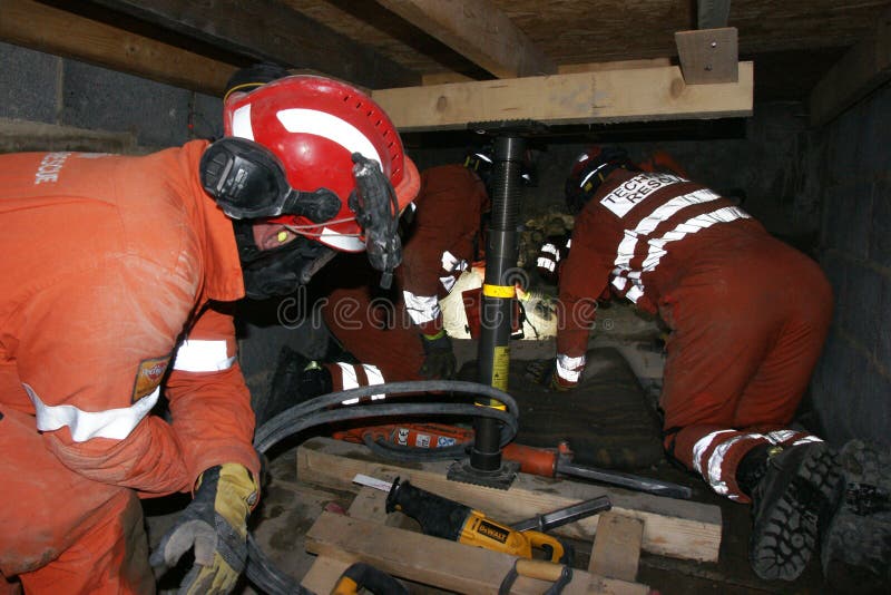 Hundimiento Constructivo, Zona De Desastre Imagen editorial - Imagen de ...