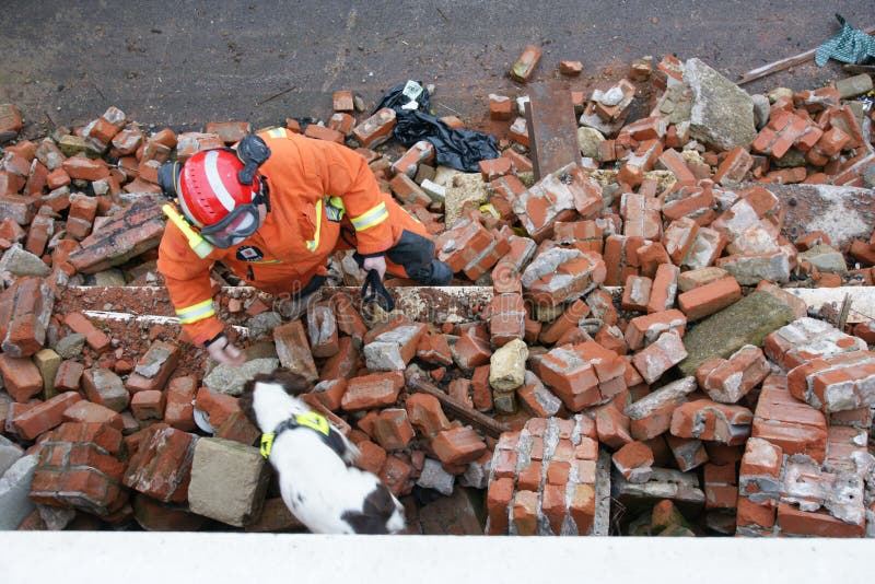 Hundimiento Constructivo, Zona De Desastre Imagen editorial - Imagen de ...