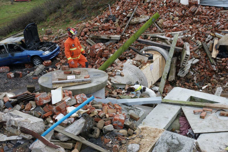 Hundimiento Constructivo, Zona De Desastre Foto editorial - Imagen de ...