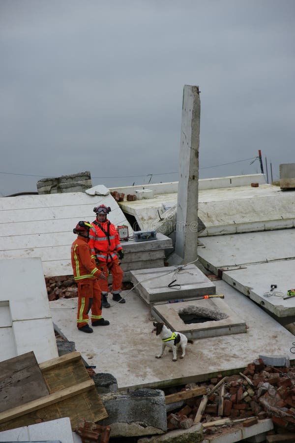 Hundimiento Constructivo, Zona De Desastre Foto editorial - Imagen de ...