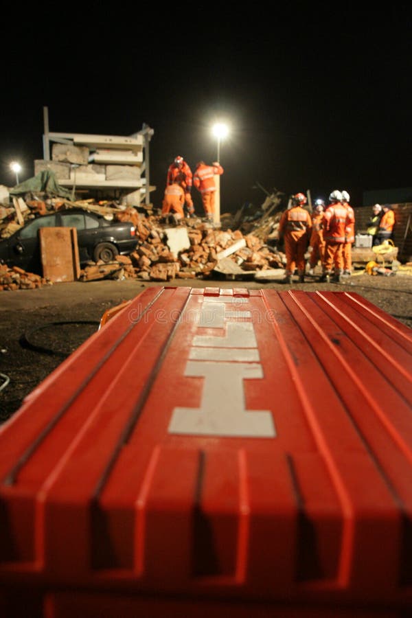 Hundimiento Constructivo, Zona De Desastre Imagen editorial - Imagen de ...