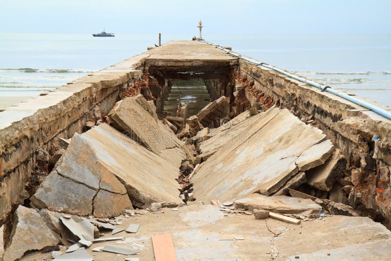 Hundimiento del puente imagen de archivo. Imagen de piedra - 35138575