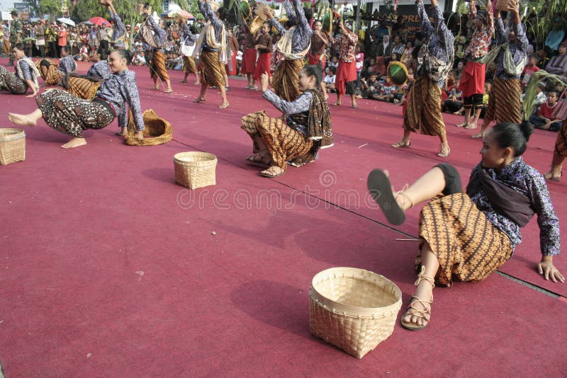 Hundreds Dance Staged in Sukoharjo Editorial Image - Image of kebo ...