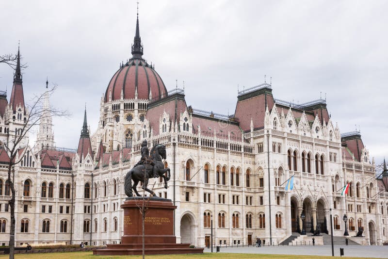 Hungarian Parliament Building in Budapest Editorial Photography - Image ...