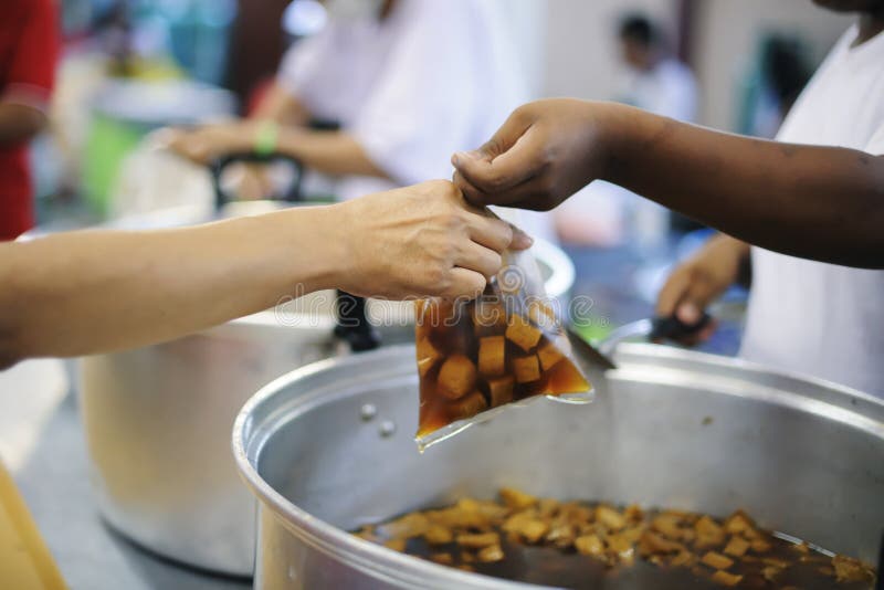 Hunger Problems of the Poor Have Been Donated Food To Reduce Hunger ...