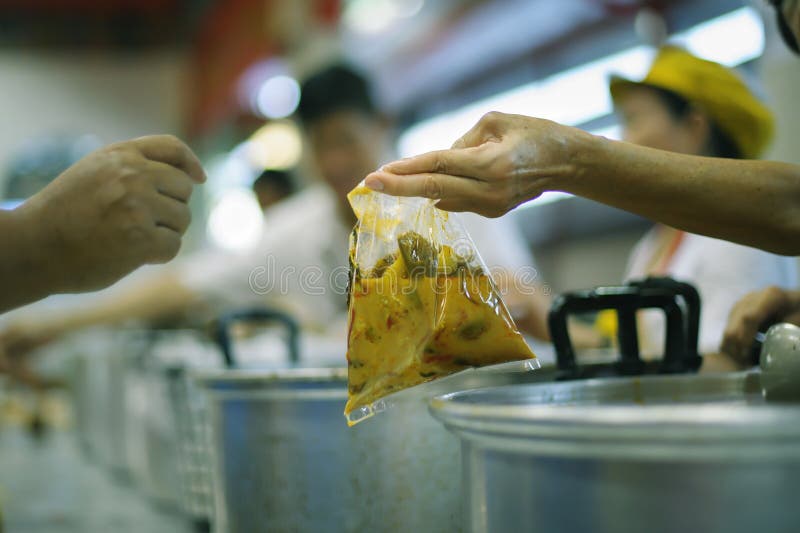 Hunger Problems of the Poor Have Been Donated Food To Reduce Hunger ...