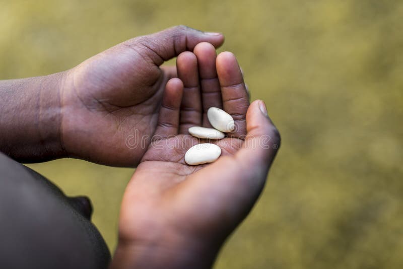 Hunger und Armut stockfoto. Bild von waisen, verzweiflung - 33340914