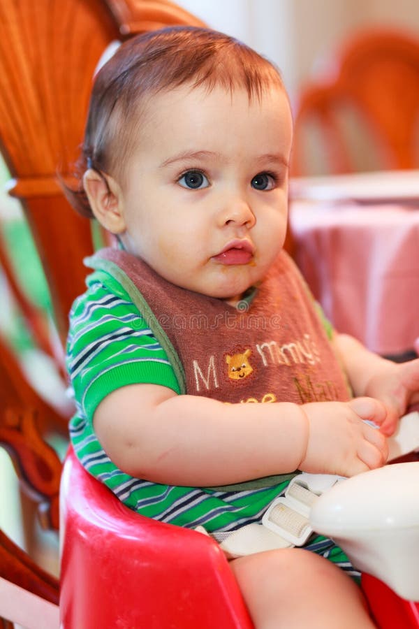 Hungry baby Jenny Wrens stock image. Image of return - 139773721