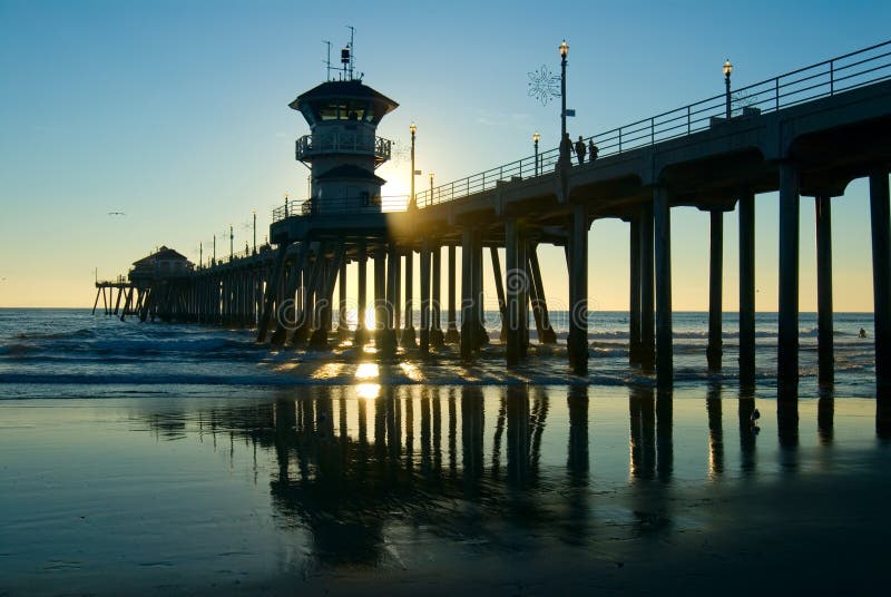 Huntington Beach Pier stock image. Image of pier, surf - 3878893