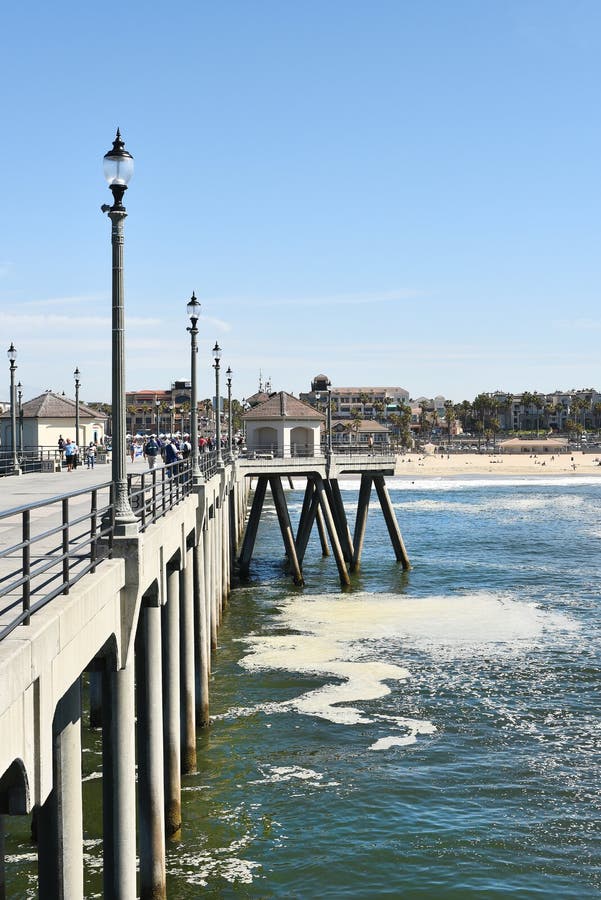Huntington Beach pier editorial photo. Image of coastline - 73985026