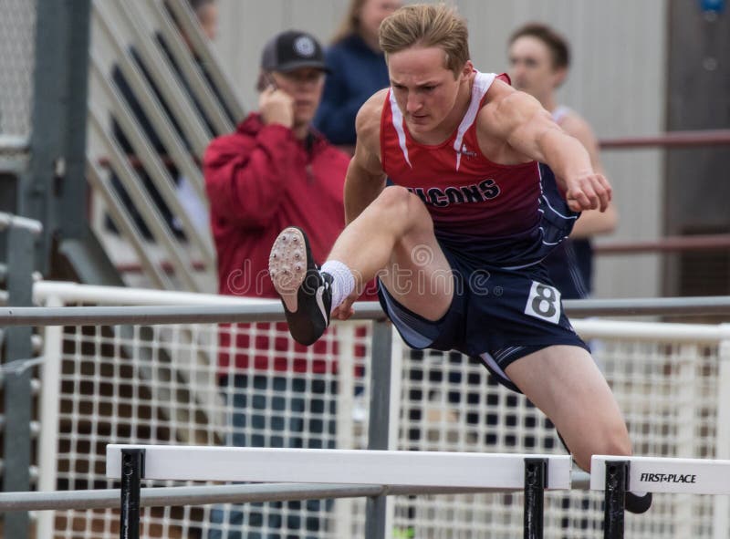 Hurdler redactionele stock foto. Image of leider, hoorntje - 73520393