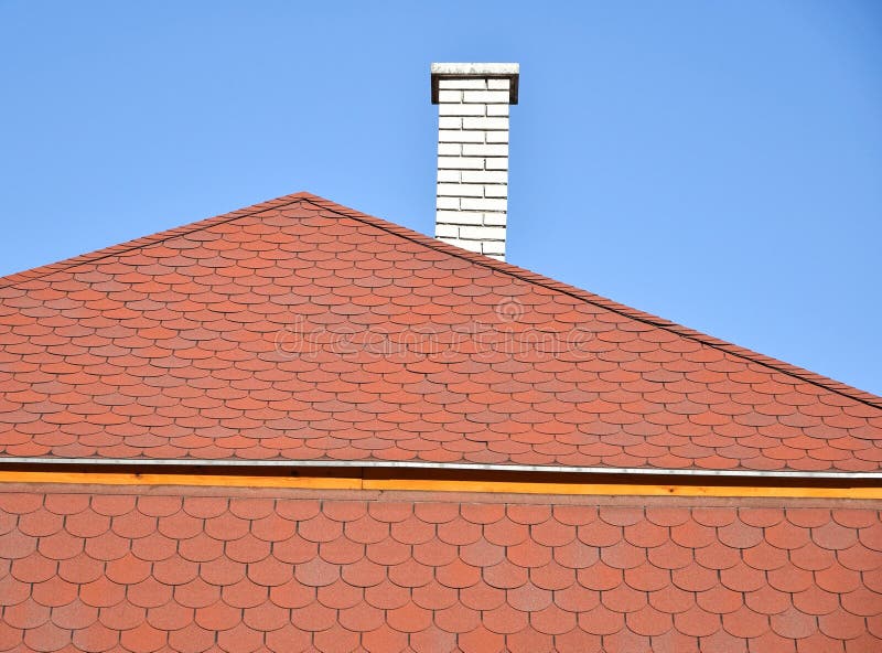 Hustak arkivfoto. Bild av tegel, bunt, himmel, vägg, sikt - 55170114