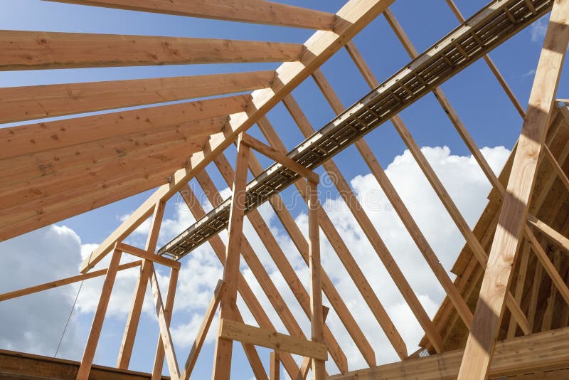 Hustak under konstruktion fotografering för bildbyråer. Bild av extra ...