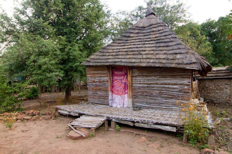 Senegal Dindefelo Hut stock photo. Image of african, journey - 31432798