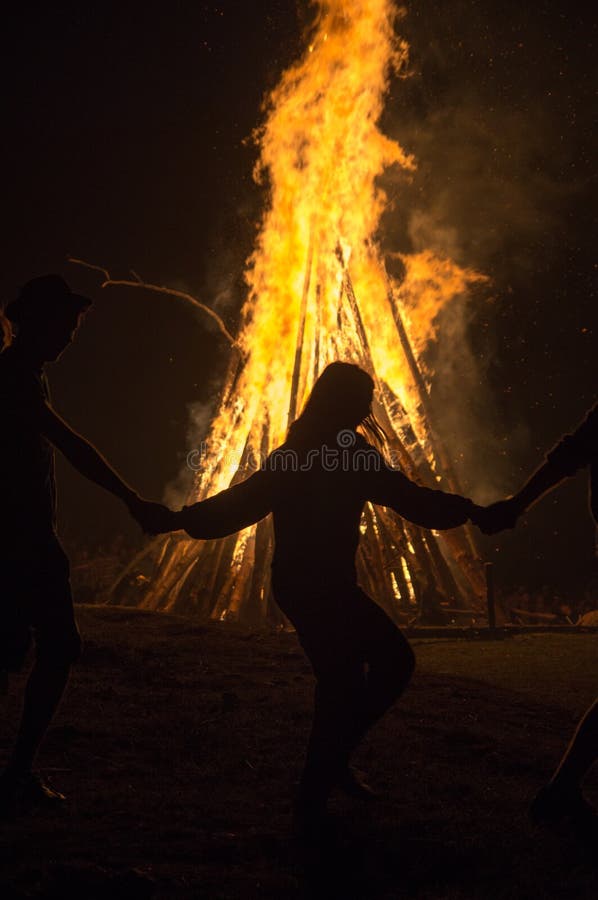 Bonfire in a bonfire pan stock photo. Image of bonfire - 140804620