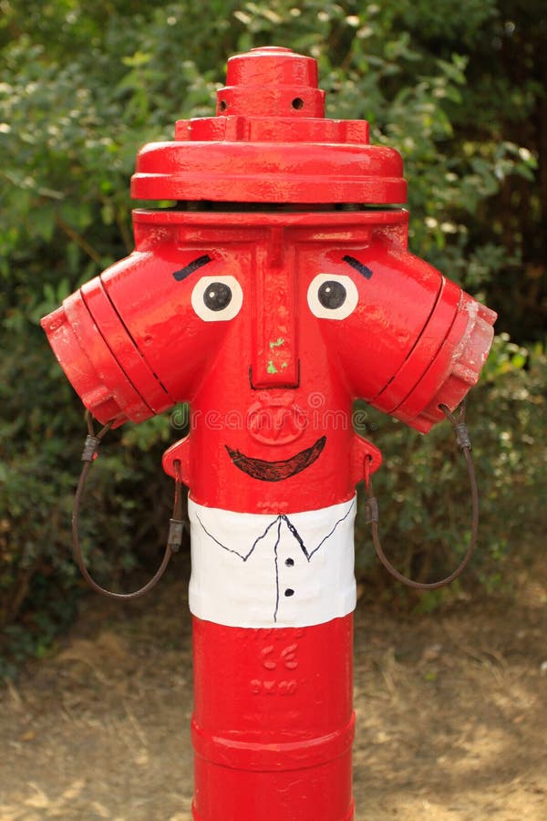 Hydrant stockbild. Bild von lächeln, draussen, gemalt - 28308373