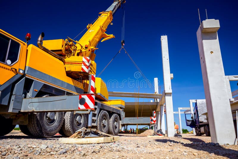 Hydraulic Crane Foot is Supported by for Safety, Lateral Stabilizer ...