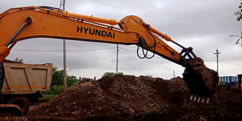 Working Pump Jack Pumping Crude Oil At Oil Drilling Site In Rural USA ...
