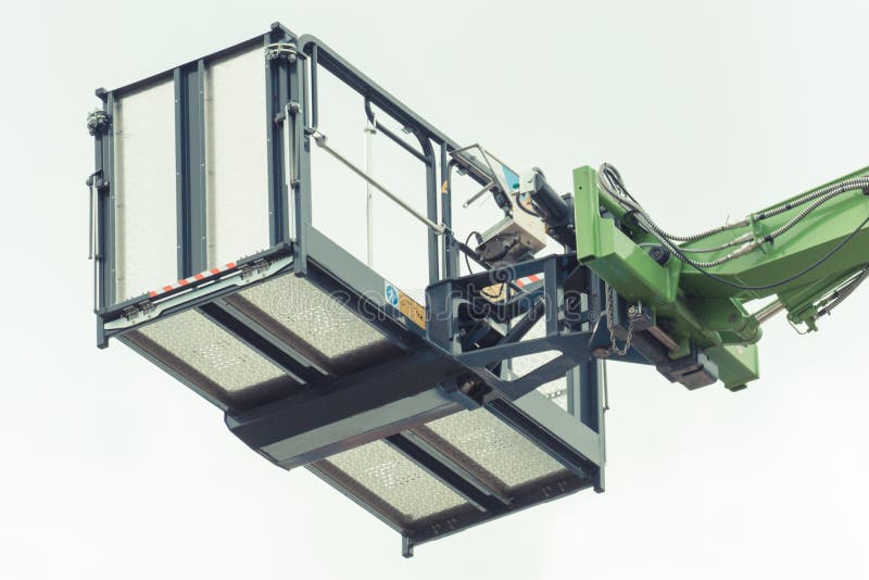 Hydraulic Elevator or Lift with Platform for Transport Different Things ...