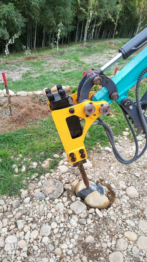 Hydraulikhammerbagger stockfoto. Bild von gelb, spielplatz - 275588936