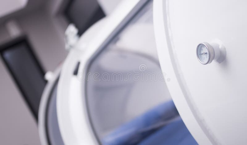 Hyperbaric Kamer Van De Zuurstoftank Stock Afbeelding - Image of ...