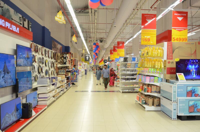 Hyperstar supermarket redaktionell arkivbild. Bild av märka - 92126772