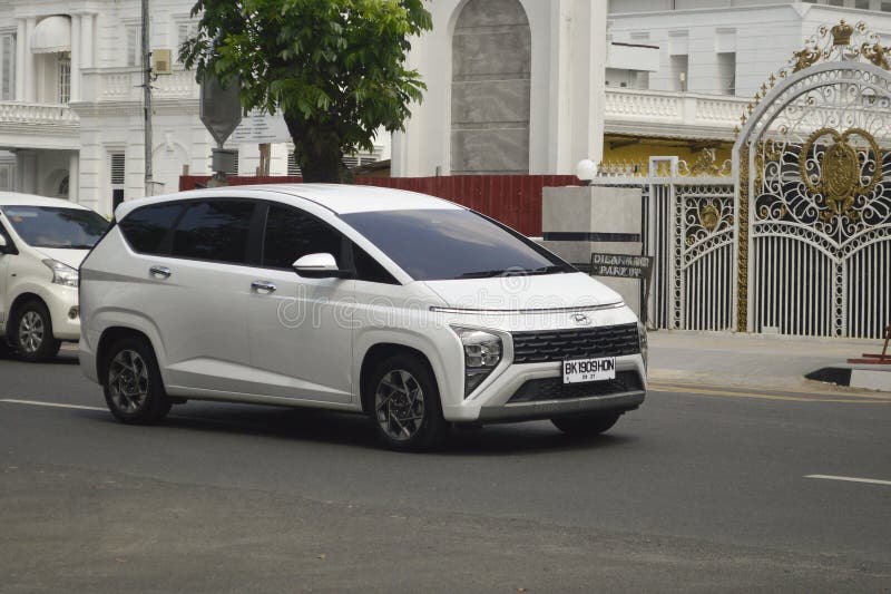 Hyundai Stargazer Stock Photos - Free & Royalty-Free Stock Photos from ...