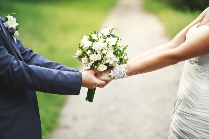 Gifta sig nyligen par arkivfoto. Bild av livsstilar, manlig - 32974342 Gifta sig nyligen par arkivfoto. Bild av livsstilar, manlig - 32974342