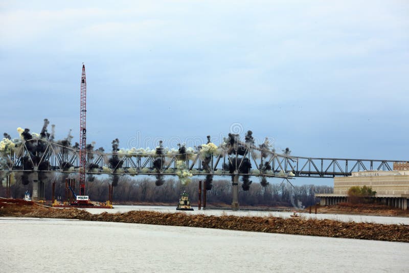 I-70 Bridge Destruction editorial stock image. Image of tugs - 28312364