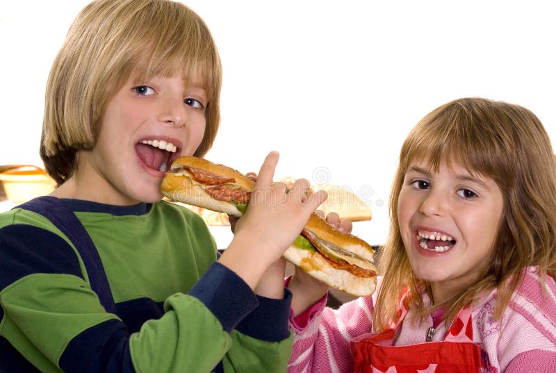 I Bambini Mangiano Un Panino Fotografia Stock - Immagine di pane ...