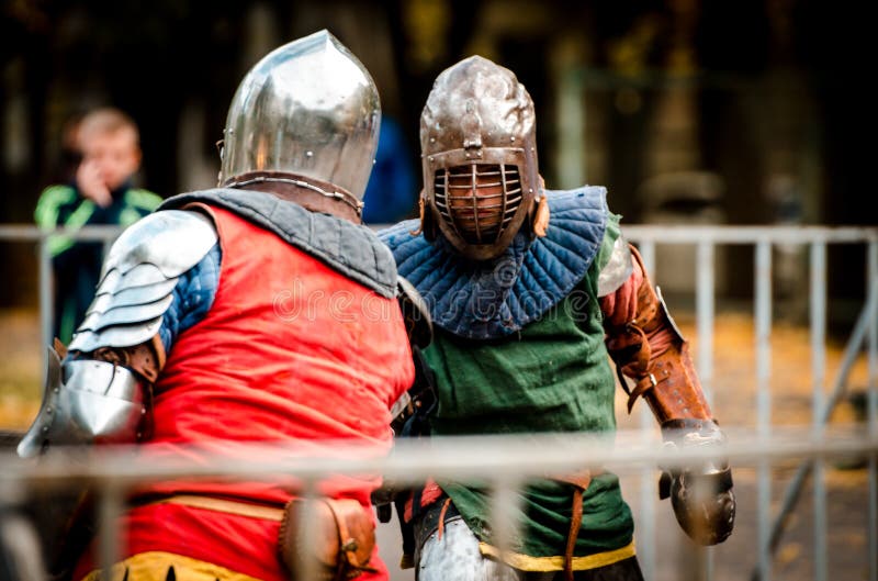 Cavalieri Che Combattono Al Torneo Di Mediaval In Grunwald Polonia Su ...