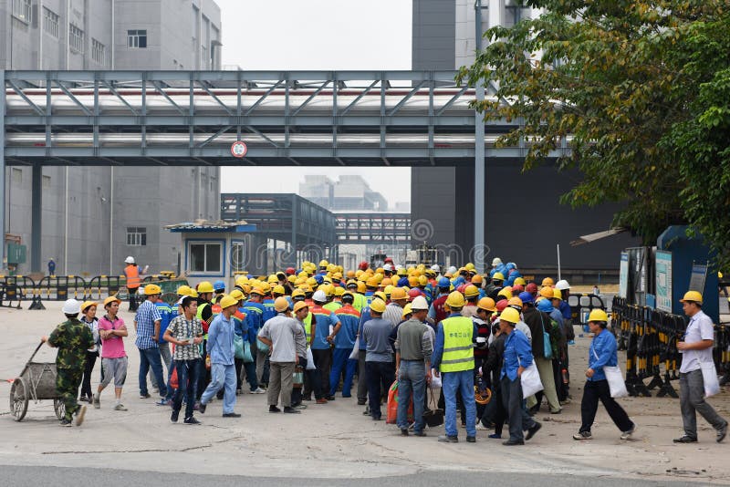 Lavoratori immagine editoriale. Immagine di piano, città - 38459665