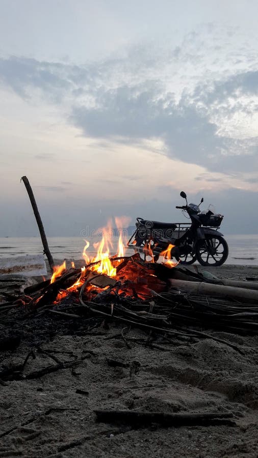 End of Campfire on the Beach Stock Image - Image of campfire, ended ...
