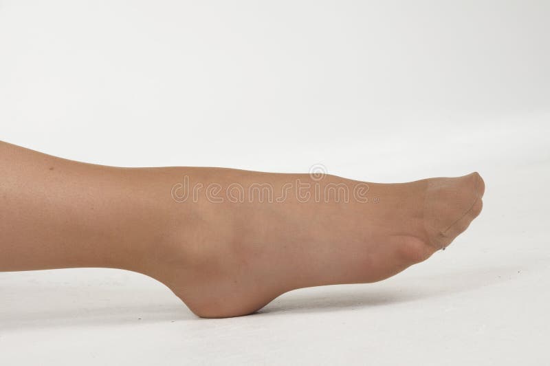 I piedi delle donne fotografia stock. Immagine di piede - 32182678