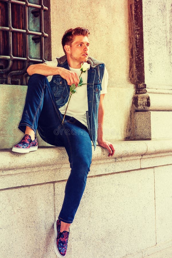 I Que Le Falta Y Que Le Espera Foto de archivo - Imagen de amistad ...