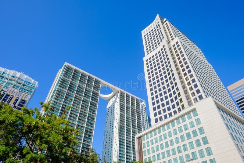 I stadens centrum miami fotografering för bildbyråer. Bild av färgrikt ...