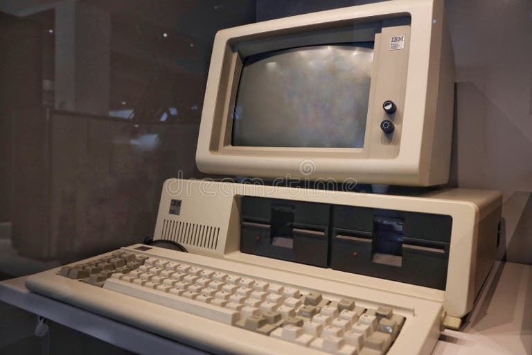 IBM 5150 personal computer editorial photo. Image of standards - 144393536