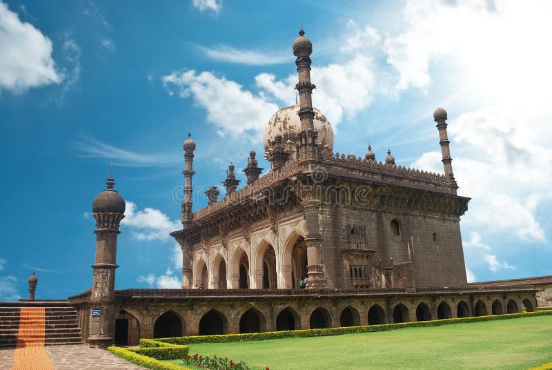 Ibrahim Rouza dans Bijapur image stock. Image du exotique - 21358789