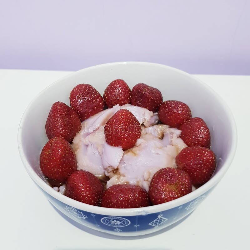 Ice Cream Strawberry Yummy Creamy Stock Image - Image of icing, dairy ...