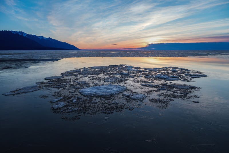 Floating Ice on Water Surface Next To the Mountains in Spring Da Stock ...
