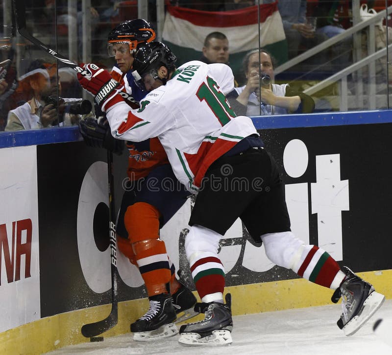 Ice Hockey editorial photography. Image of skating, hoki - 19214867